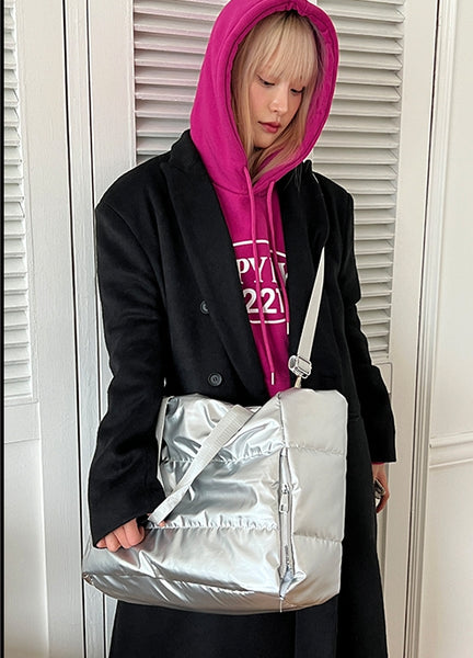 AAKE (アケ) - グロッシーペディンビッグバッグ / GLOSSY PADDED BIG BAG – einz.jp