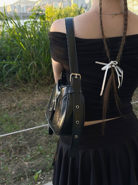 in a row (インアロー) - バゲットバックルバック / Baguette Buckle Bag – einz.jp